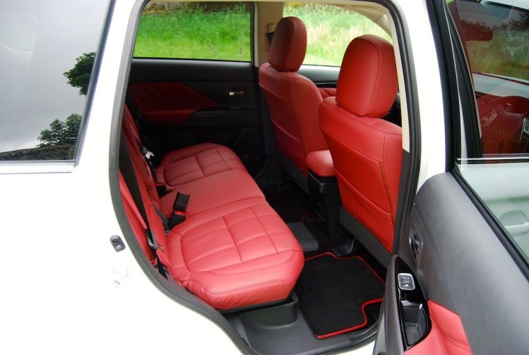 Mitsubishi Outlander PHEV 5hs Review - Driving Torque